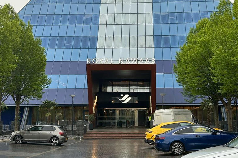 Top food critic delivers verdict on the massive Stockport Pyramid curry ...