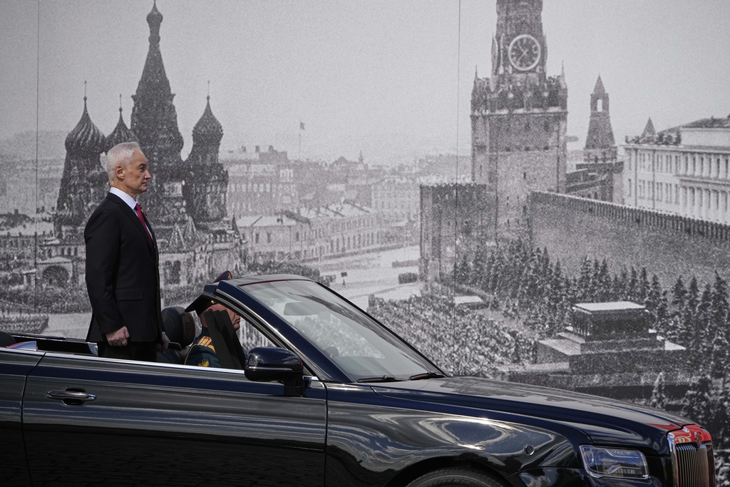 AP PHOTOS: Russia’s Victory Day parade begins