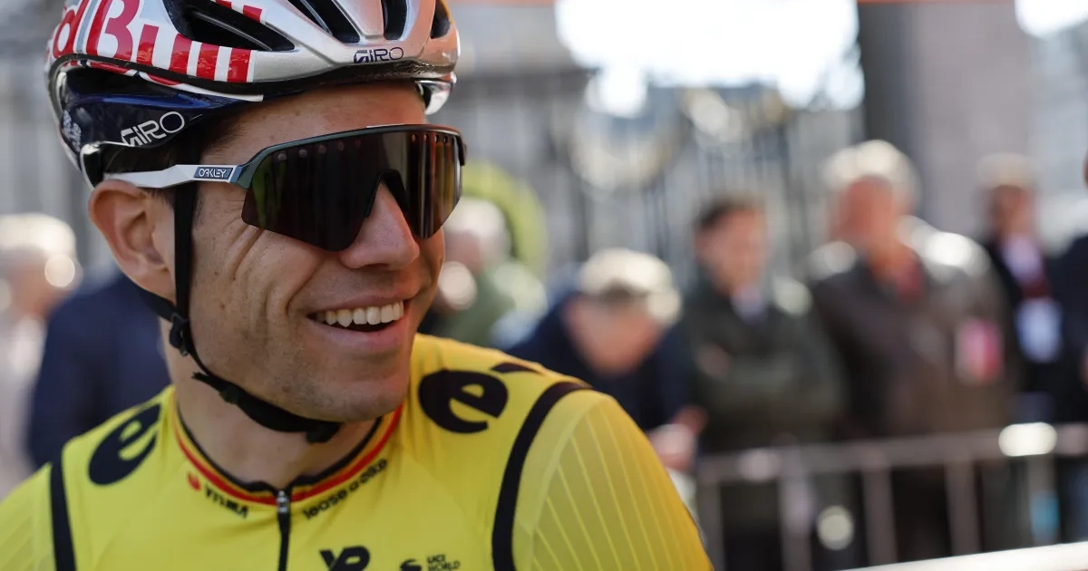 Van Aert vergelijkt met Roubaix en lacht om eigen plaspauze: "Elke mens ...