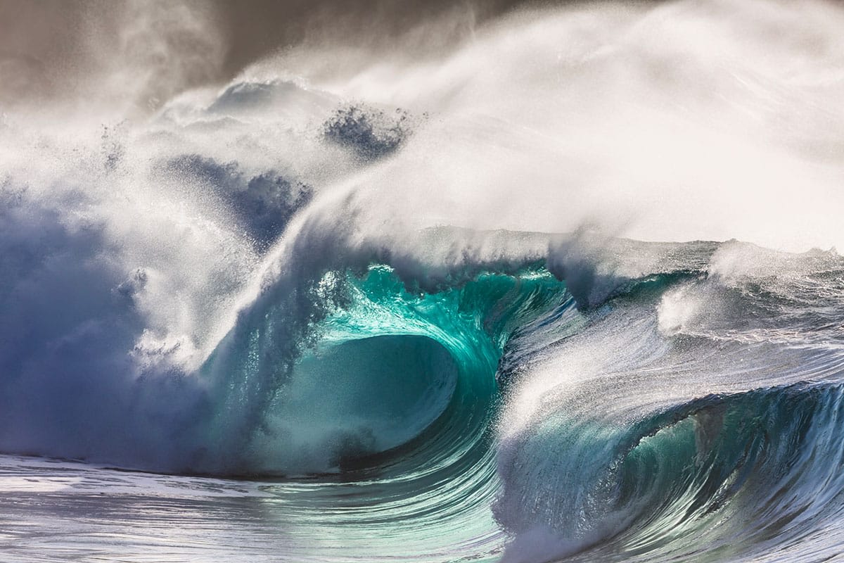 In 2020, a Rogue Wave the Size of a Four-Storey Building Threatened the ...