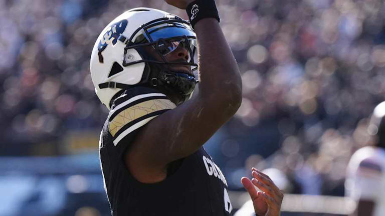 Shedeur Sanders Surprises Cleveland High School Team With Inspiring Visit