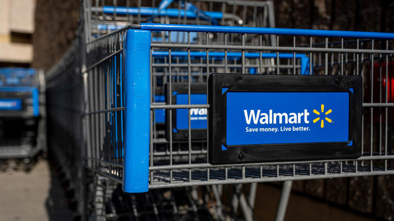 Walmart analysts reboot stock price targets on credit card deal