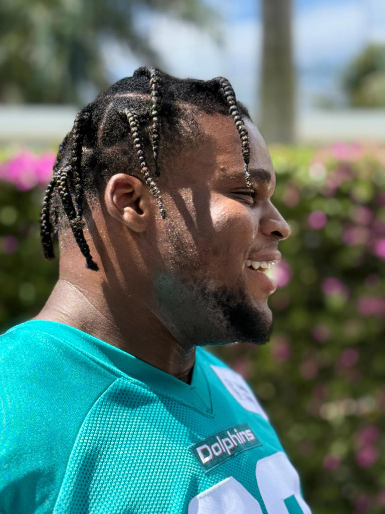 Miami Dolphins rookie Kenneth Grant doing some Justin Madubuike-type things