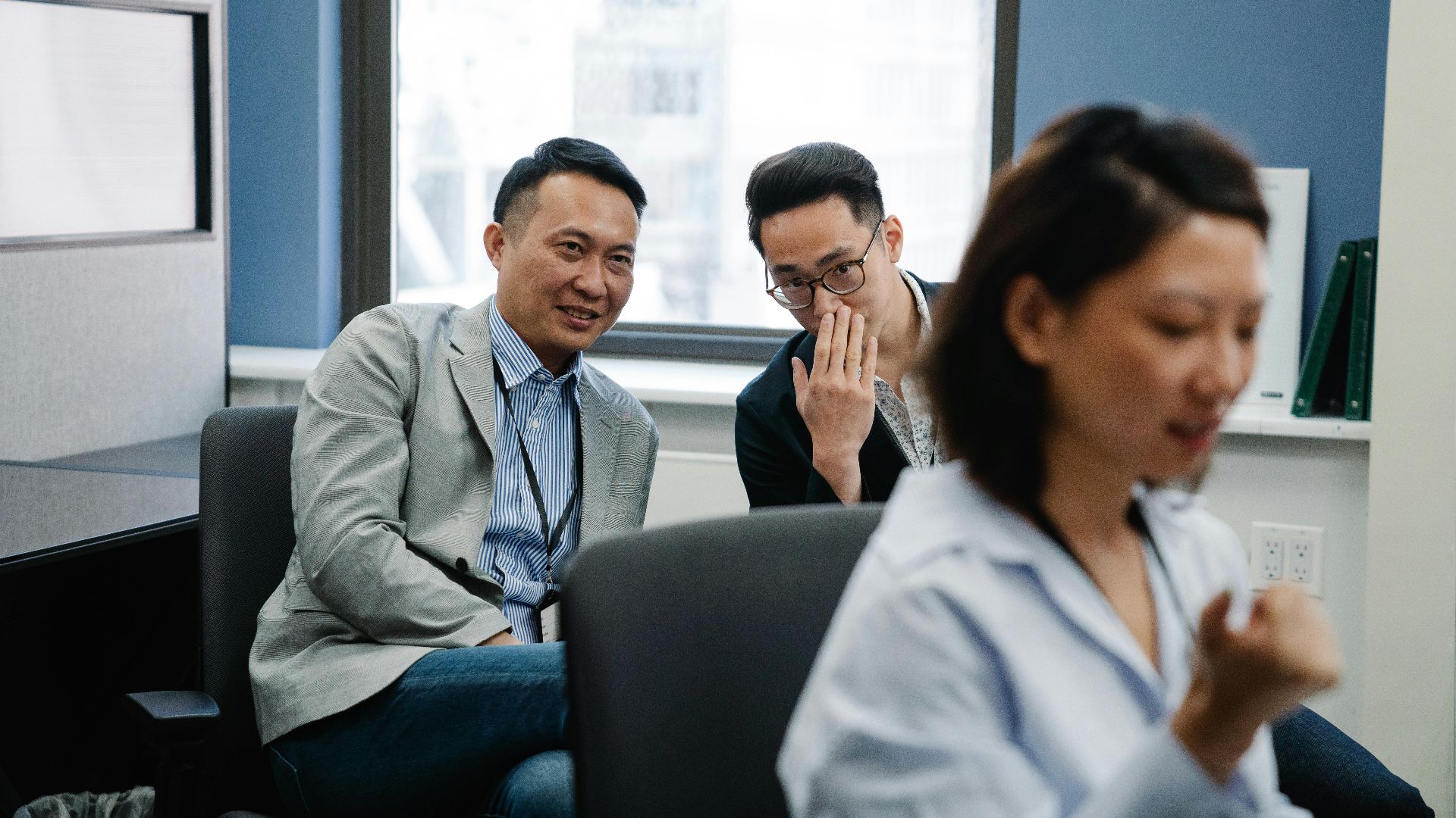 20 Taboo Topics To Never Bring Up At Work