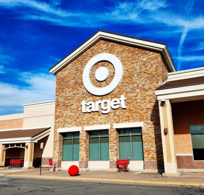 Target Kicks Off “Hello Summer Saturdays” With Free Gifts and Hot Deals All June Long