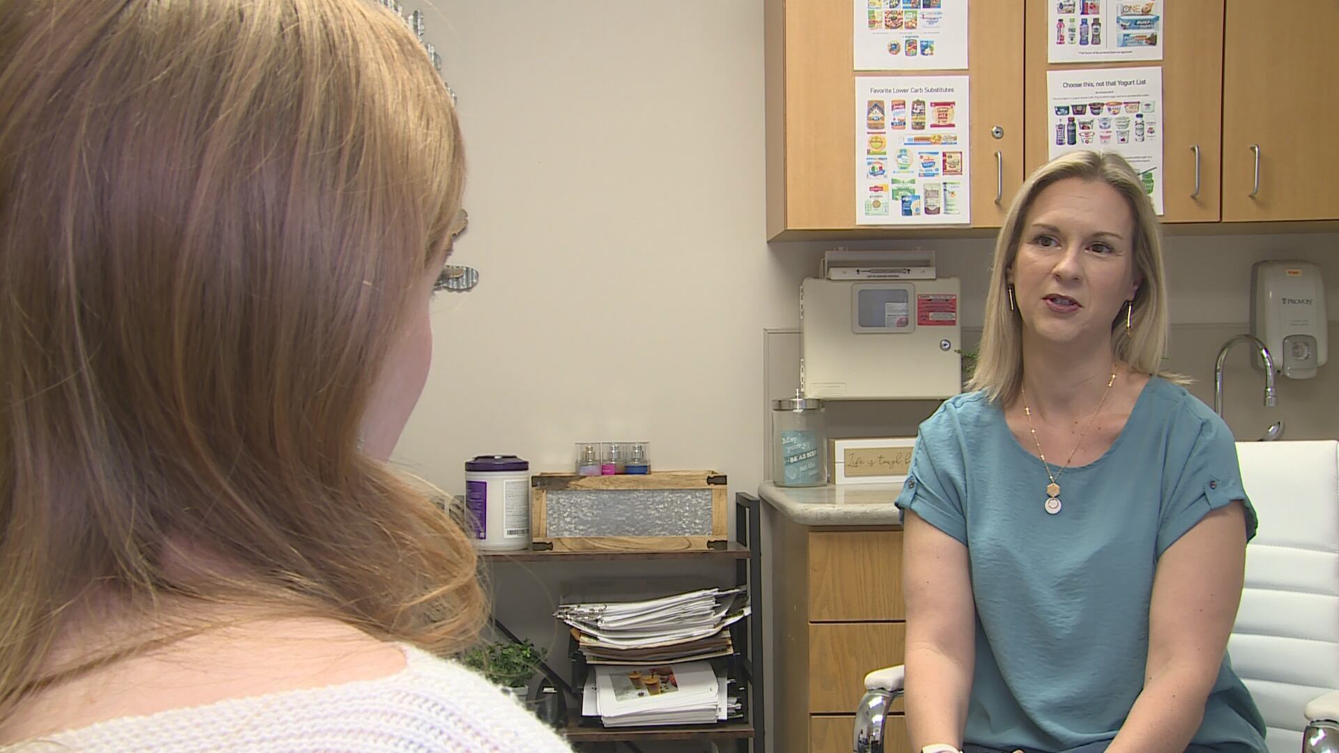 Dietitian explains FDA’s plan to phase out artificial food dyes by end ...