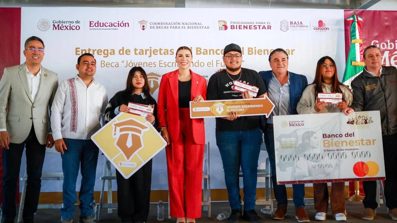 Governor Marina del Pilar Distributes Cards for “Youth Writing the ...