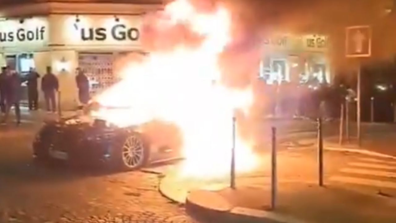 PSG fans set car on fire after victory in Champions League semifinal