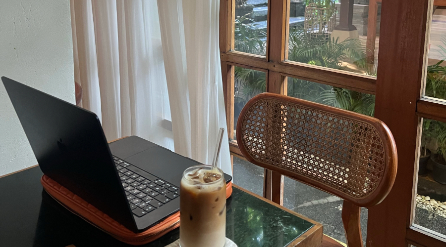 8 Secrets To Crushing Your Side Hustle This Year - Dear Media