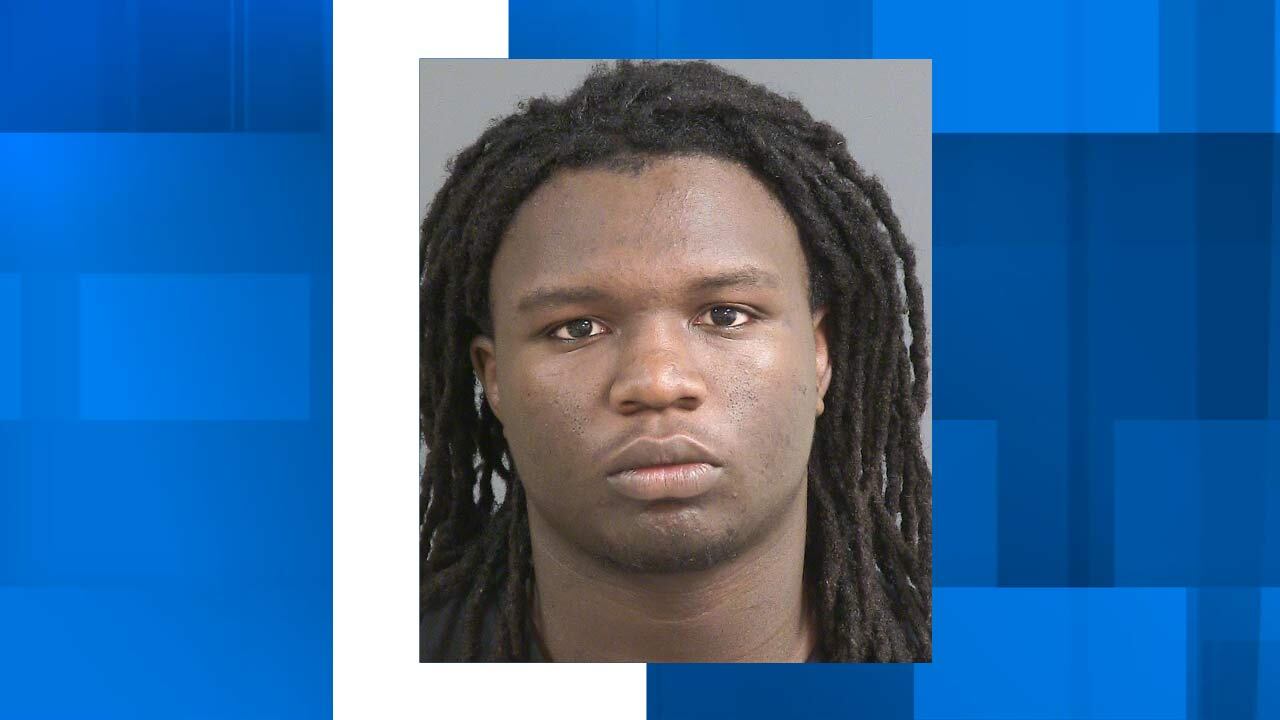 Man facing charges in West Ashley robbery