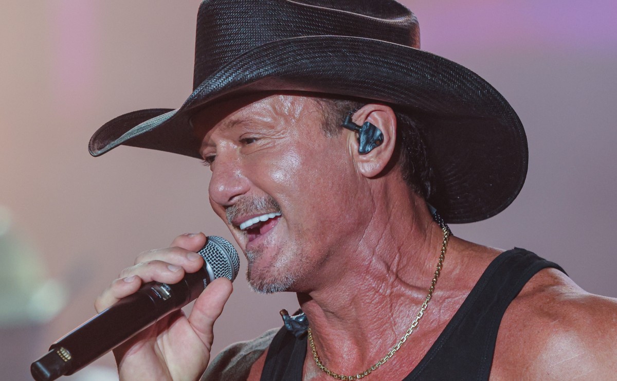 Tim McGraw Fans Laud 'Beautiful Moment' in Country Star's Bold Career ...