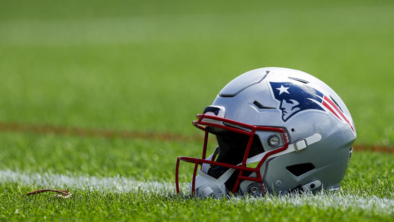 Patriots sign eight draft picks, 16 undrafted free agents