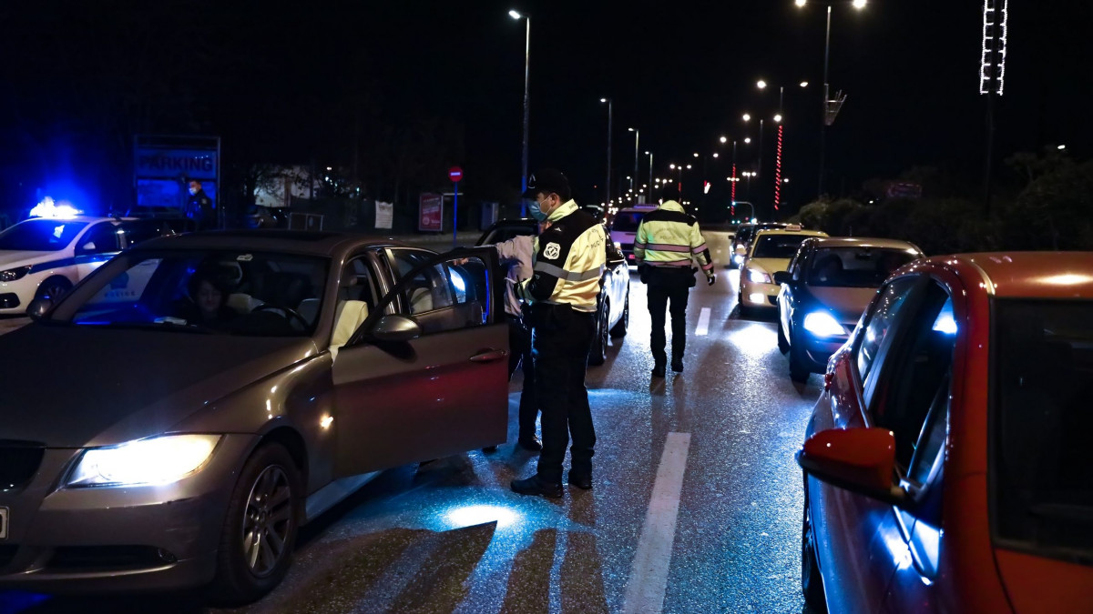 Συνελήφθη 26χρονος οδηγός χωρίς δίπλωμα που έτρεχε με 174 χλμ/ώρα στην ...