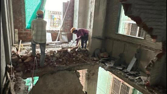 5 buildings razed in Versova, 35 more to go