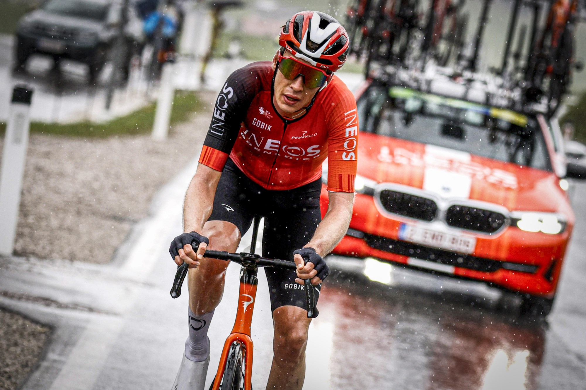 Giro | Zonneveld probeert nieuwe off-day in eerste rit van Arensman te verklaren: 'Moeite om ...