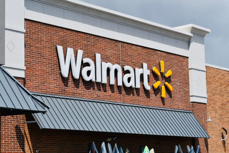 Walmart’s $14 oversized hoodie is ‘super cozy’ and ‘cute,’ and it comes ...