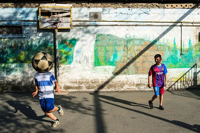 26 Times This Photographer Captured The Unfiltered Moments Of Daily ...