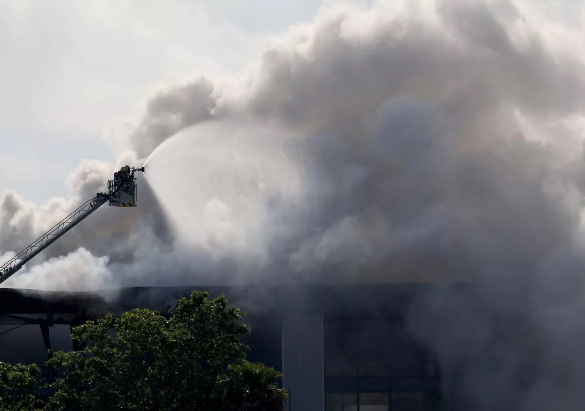 Toxic chlorine cloud over UK tourist hotspot Barcelona forces 160,000 ...