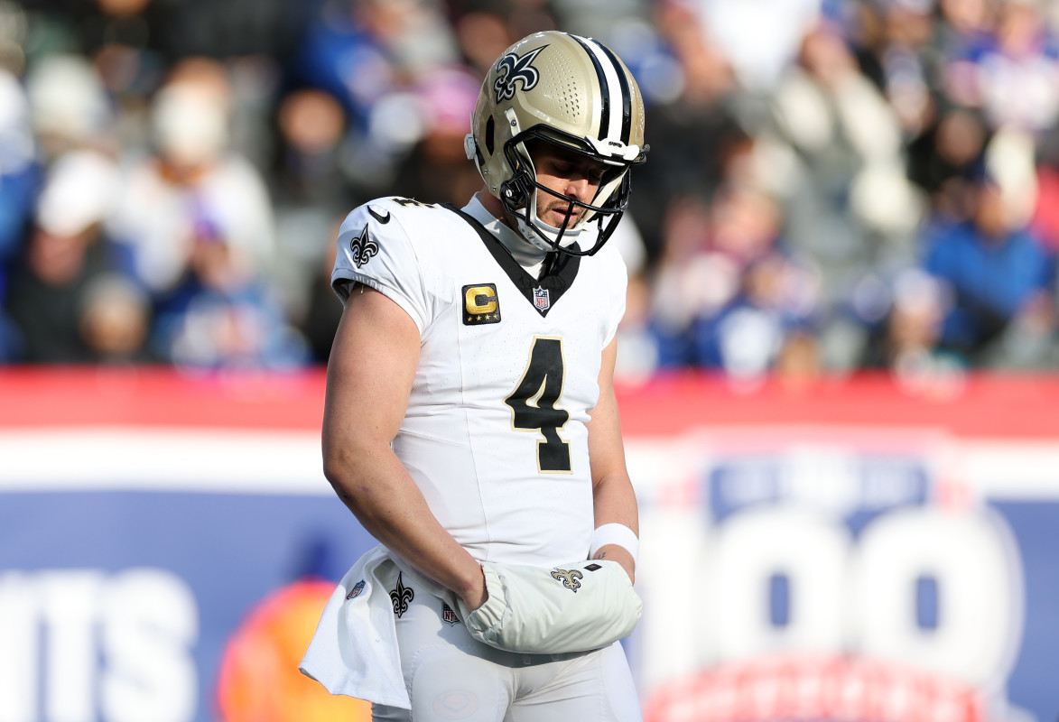 4-Time Pro Bowl Quarterback Derek Carr Suddenly Retires at 34