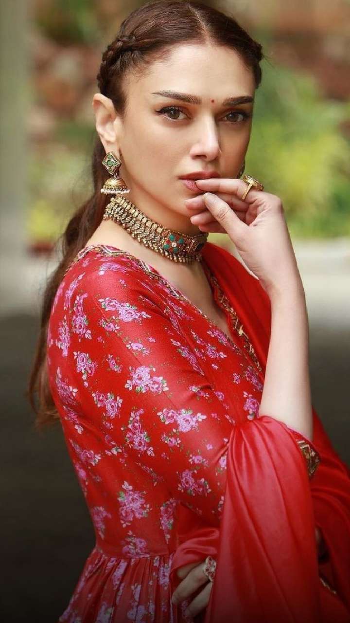 6 Easy Hairstyles By Aditi Rao Hydari For Mehndi Night