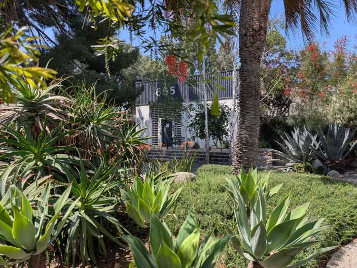 TIL my eye doctor’s office played a big role in SoCal art history