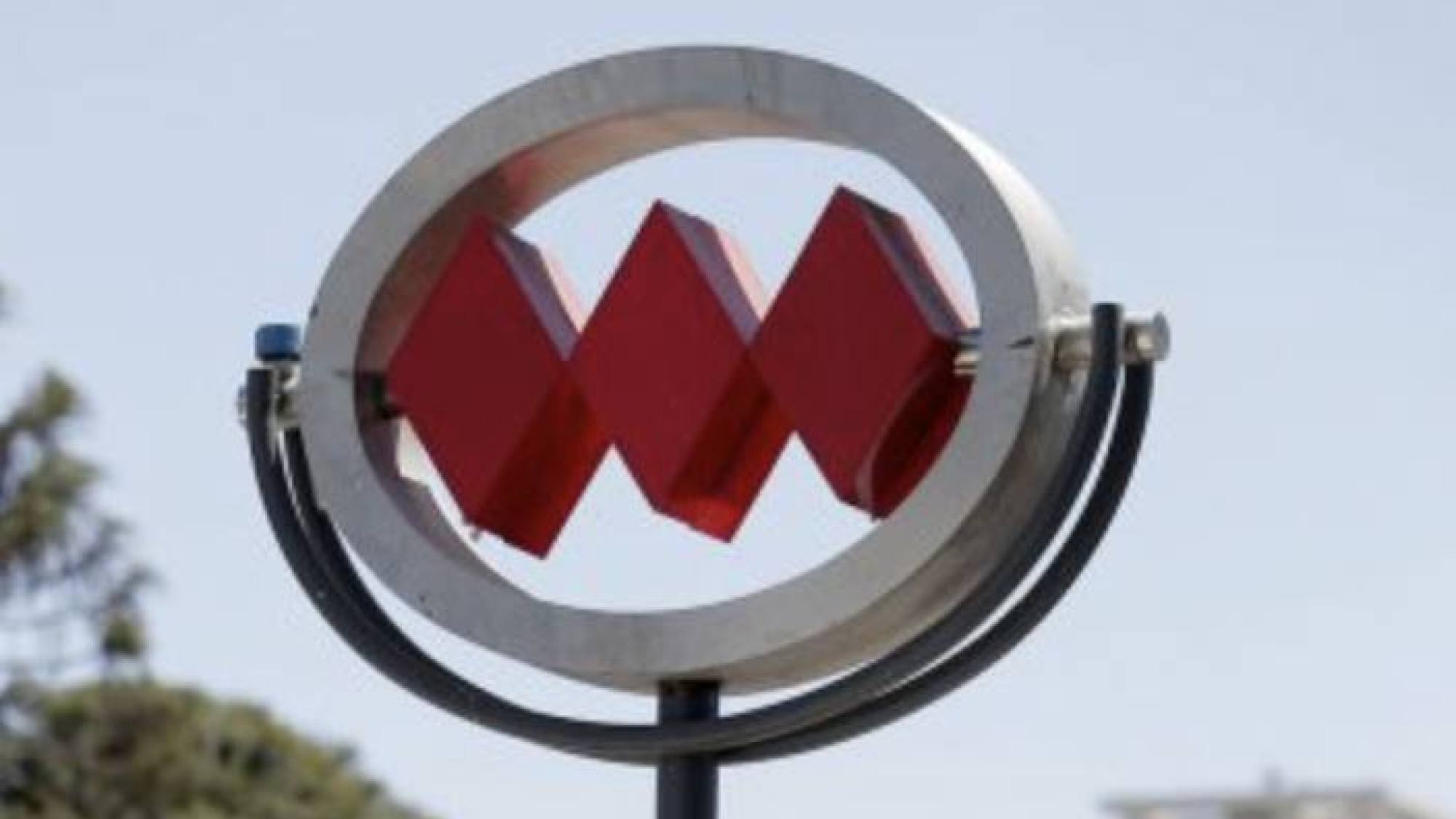 Pánico en el Metro de Santiago: Delincuentes apuñalaron a conductor y ...