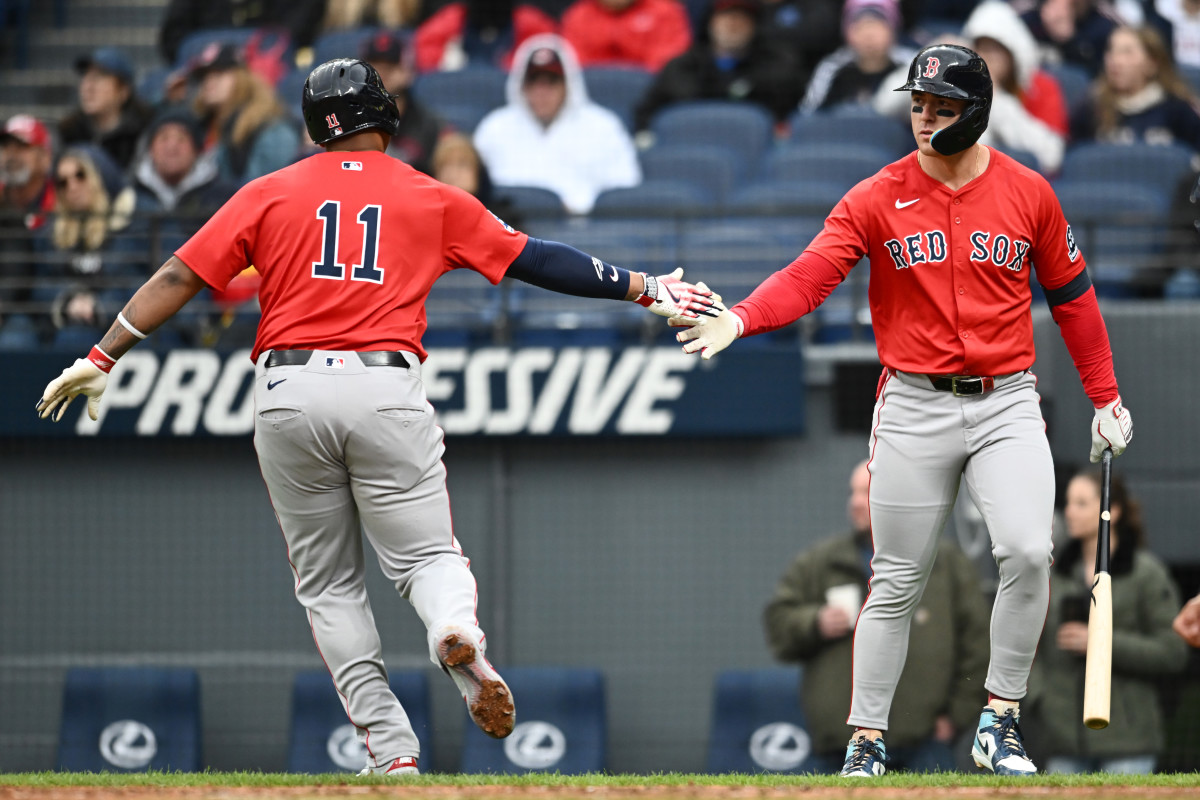 Red Sox's Romy González to the 10-day IL, Nick Sogard recalled