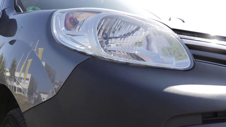 Roter Aufkleber am Auto? Warum jetzt Vorsicht geboten ist, bevor es ...