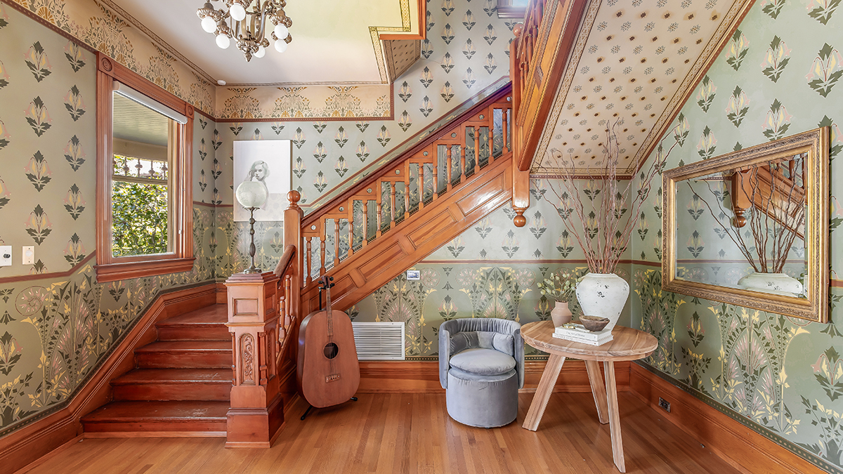 206 N Grand Avenue in Photos