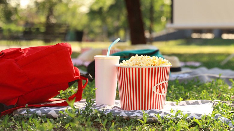 Repurpose A Plastic Popcorn Bucket For An Easy DIY Birdhouse