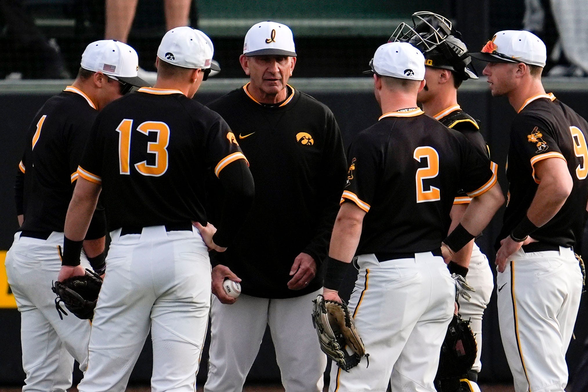 Iowa baseball utility player enters transfer portal