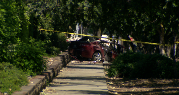 1 dead after car crashes into tree in Elk Grove, police say