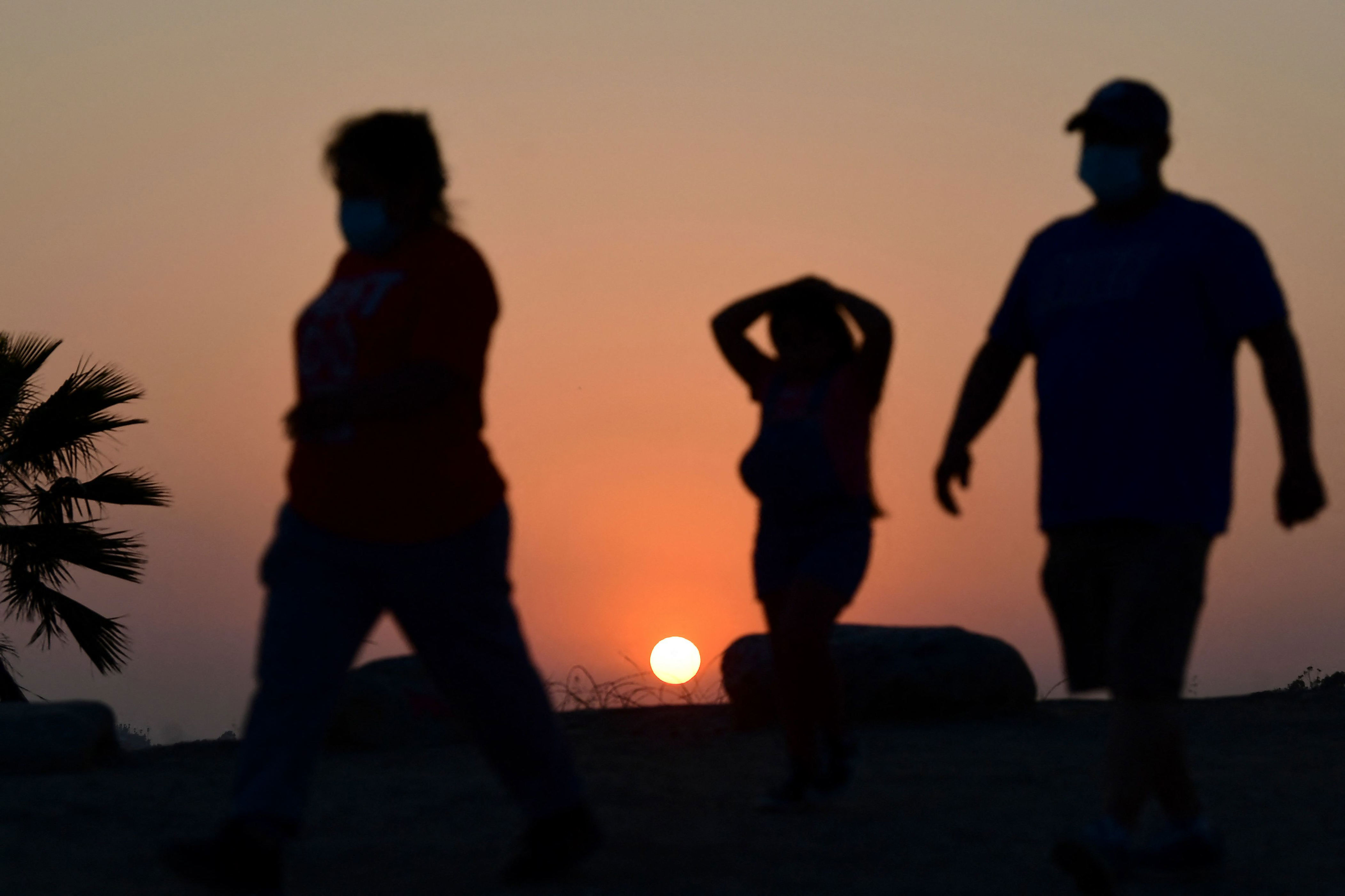 Extreme heat and red flag warnings issued with days of hot temperatures ...