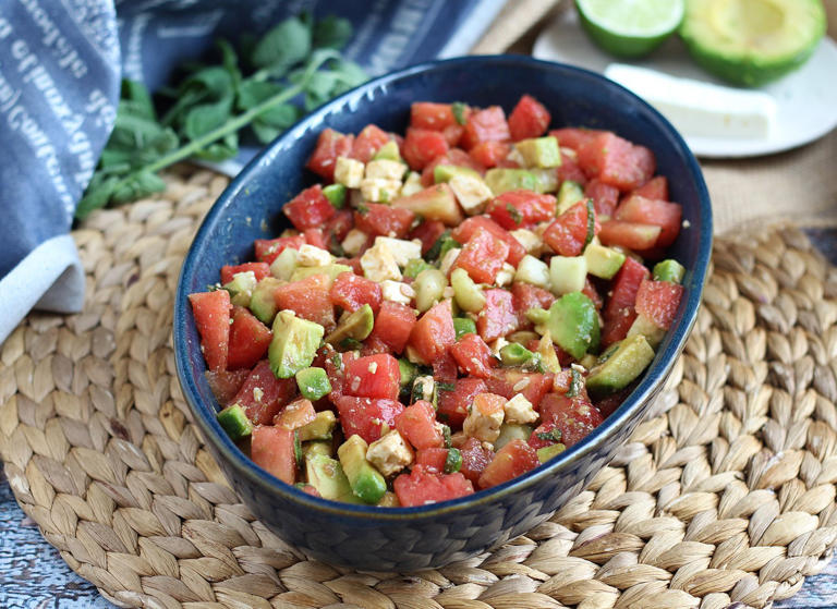 Vattenmelon-, fetaost-, avokado- och gurksallad: extra fräsch!