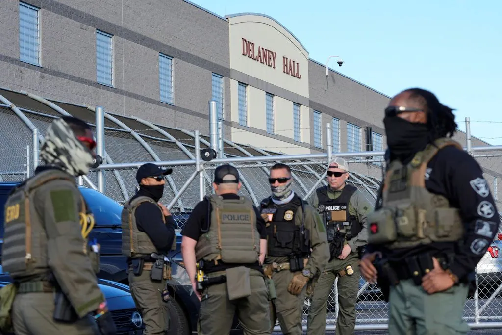 DHS signals more arrests coming after lawmakers ‘stormed’ ICE prison in ...