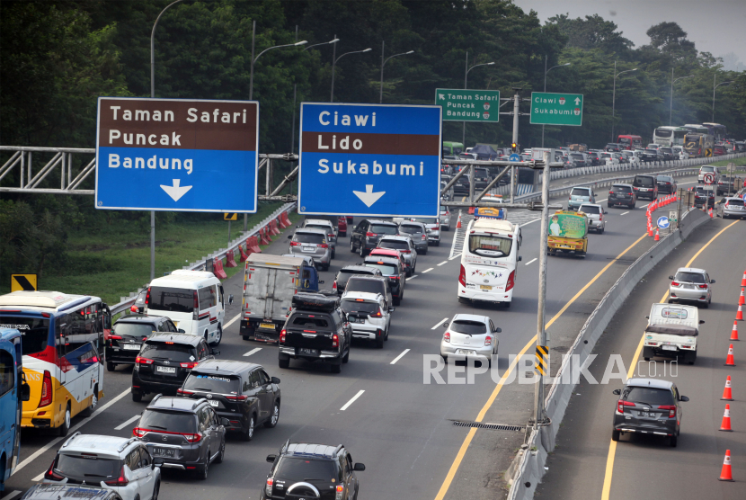 Tol Jagorawi Arah Puncak Berlaku Contraflow