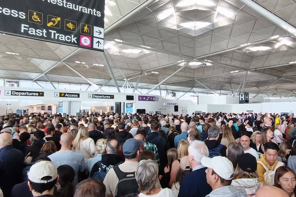 Stansted Airport passengers face disruption after ‘IT issue’ affects ...
