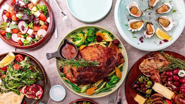 How long can cooked meat stay fresh in the fridge?