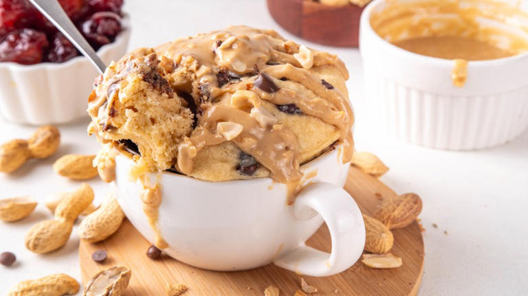 How To Make Vanilla Mug Cake With Ingredients Already In Your Kitchen