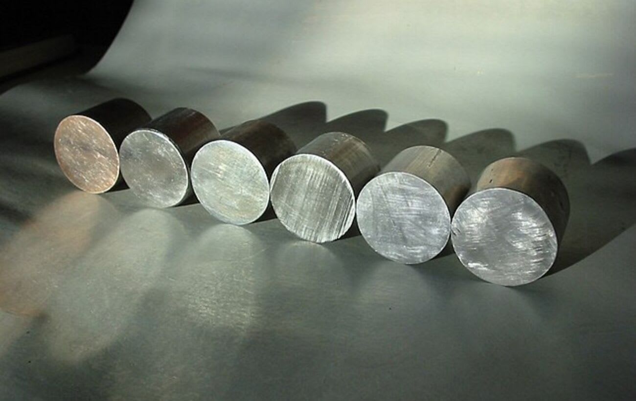 Ukraine may have up to 20% of global titanium reserves, geologist says