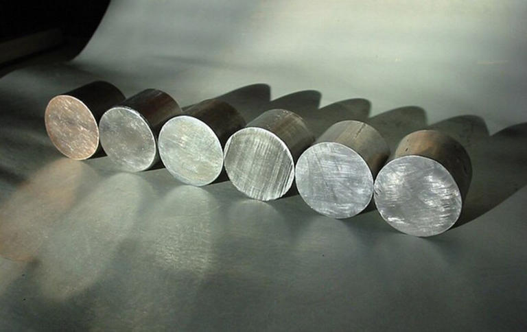 Ukraine may have up to 20% of global titanium reserves, geologist says