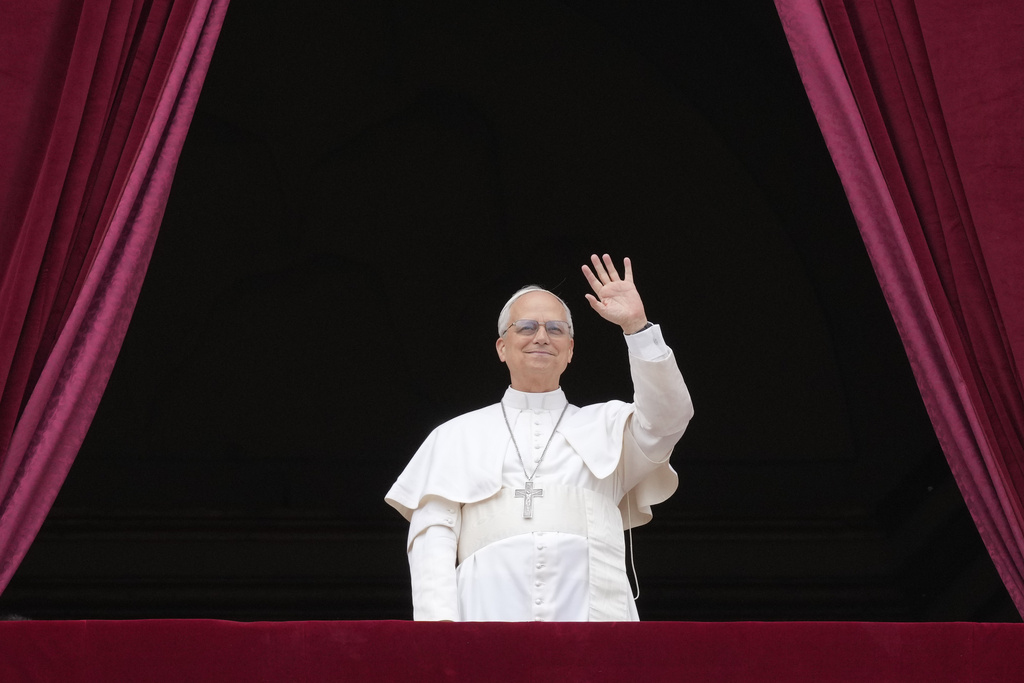 AP PHOTOS: Pope Leo XVI addresses crowds in his first Sunday noon ...