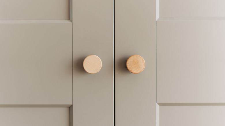 A Simple Spray Paint Hack To Refresh Your Closet Door Knobs