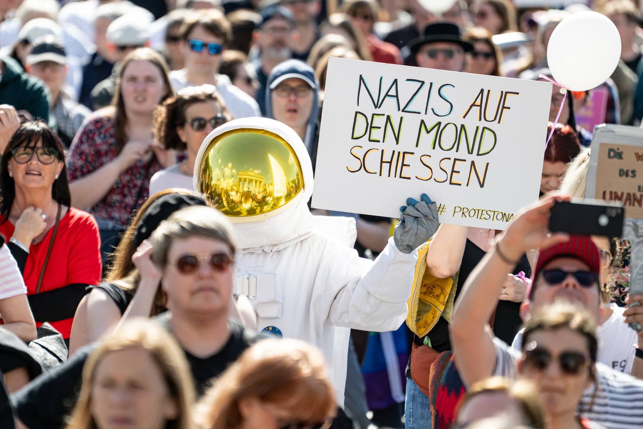„Keine Ausreden mehr!“: Tausende fordern ein AfD-Verbot