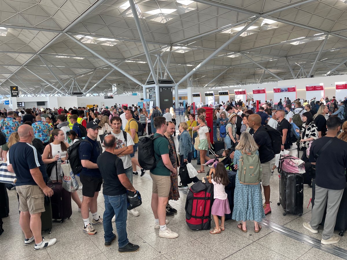 Stansted Airport plunged into travel chaos as IT fault causes major ...