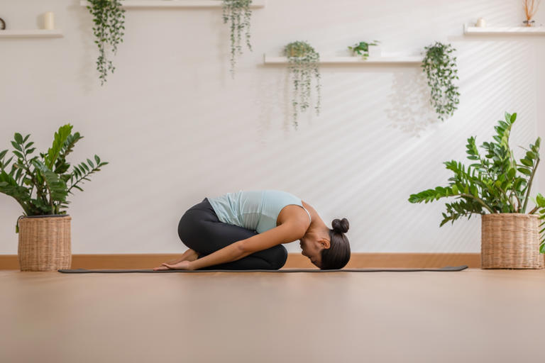 3 prenatal Yoga exercises, workout tips to lower stress hormones in ...