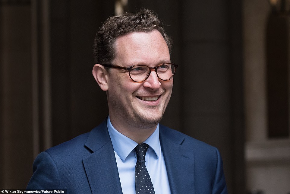 Minister says it's 'nonsense' that US trade deal includes 'China veto'