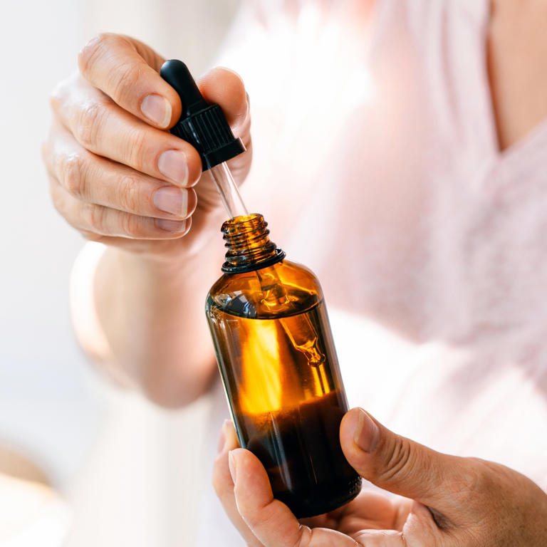 Reddit Users Rave About Castor Oil for Thyroid Health-But Does It Work?