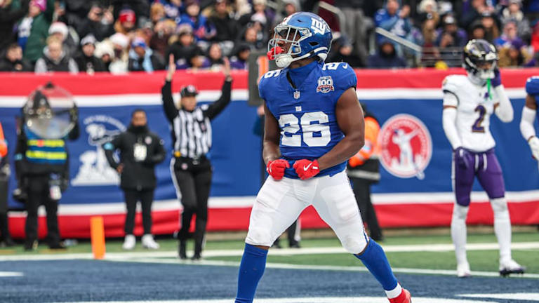 Should Giants Cut Running Back Devin Singletary?