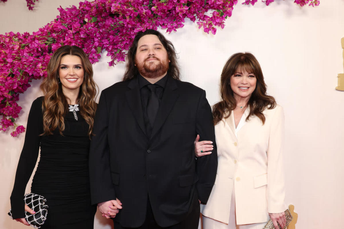 Valerie Bertinelli Celebrates Mother's Day by Sharing Tattoo Session ...